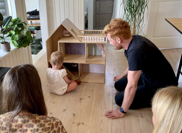 Lav selv: Et palæ af et dukkehus | Bertelsen Møbler